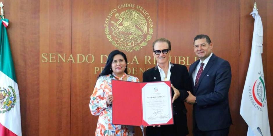 Reconoce Senado trayectoria artística de más de 40 años del cantante ...
