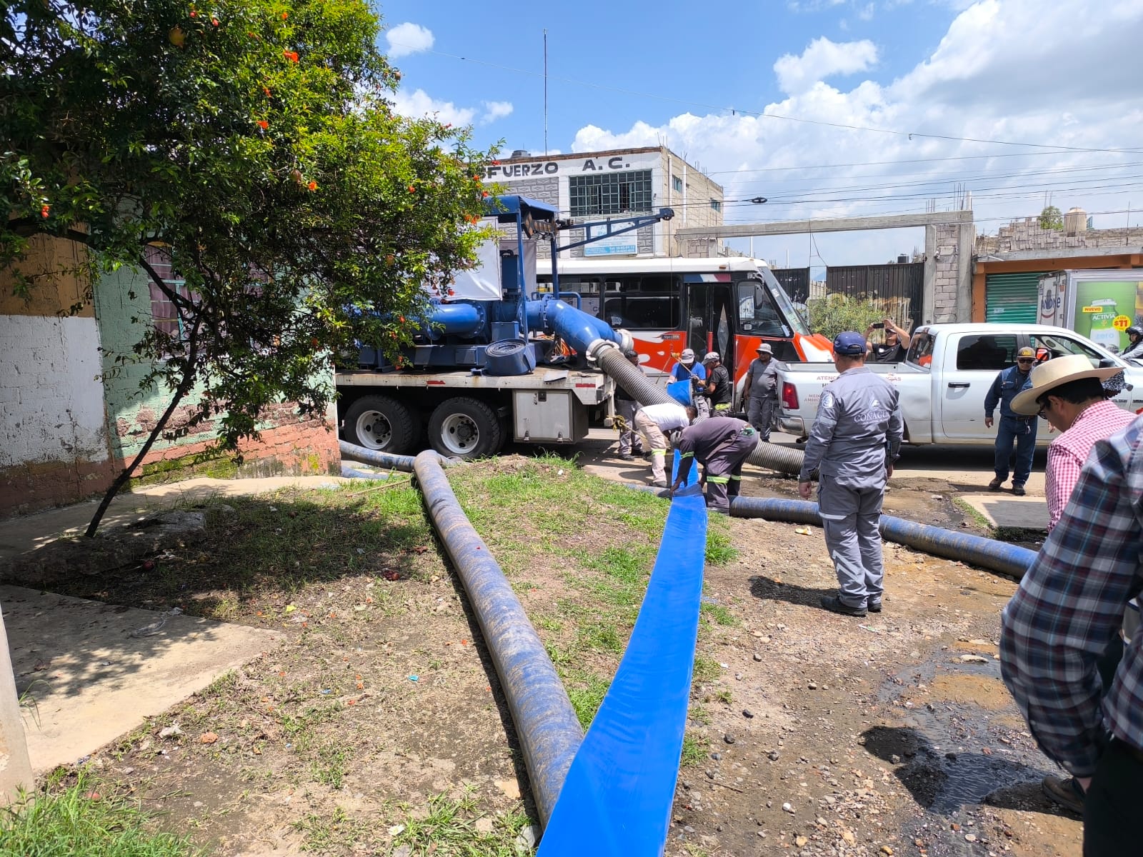 Mantienen labores de desazolve y desalojo de agua anegada en Chalco ...