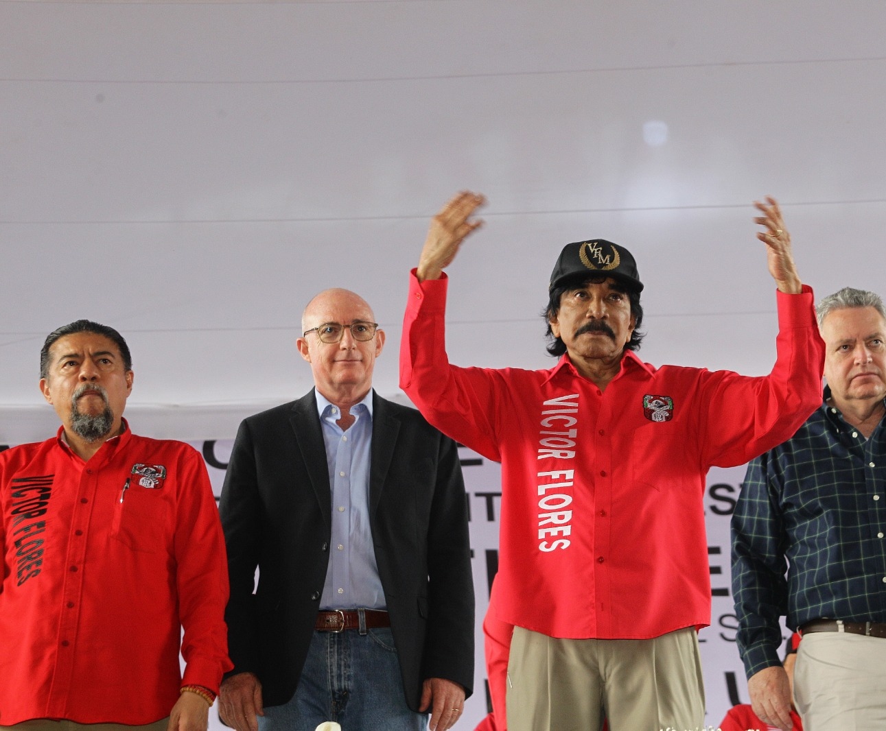 Piden ferrocarrileros a Víctor Flores seguir al frente del STFRM hasta ...