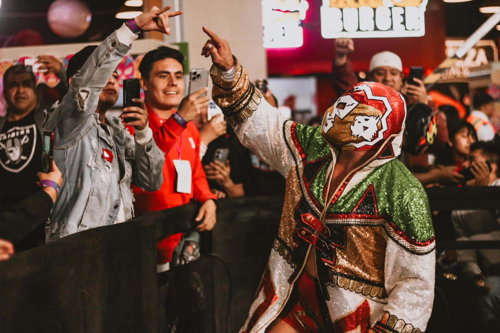 Exitoso debut de Lucha Libre Elite en Aztlán Parque Urbano - México Informa