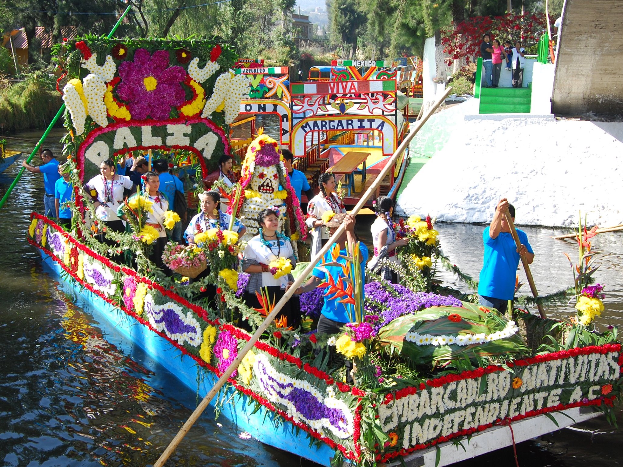 Trajineras alegóricas en Xochimilco ofrecerán paseos gratis - México ...