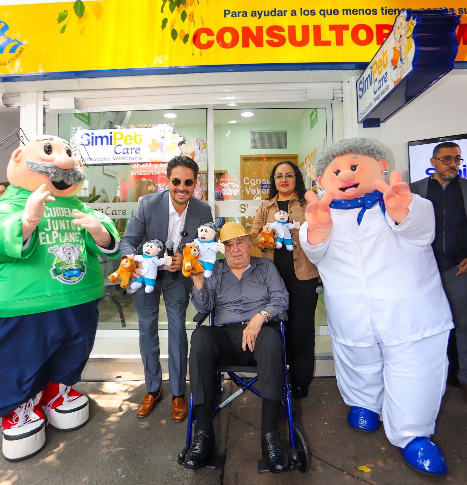 Inaugura Farmacias Similares su consultorio SimiPet Care - México Informa