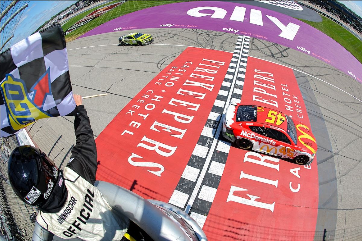 Kyle Larson revive la emoción de su triunfo en Kansas Speedway - México ...